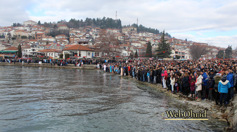 Иван Лотески го фати чесниот крст во Охрид • WebOhrid
