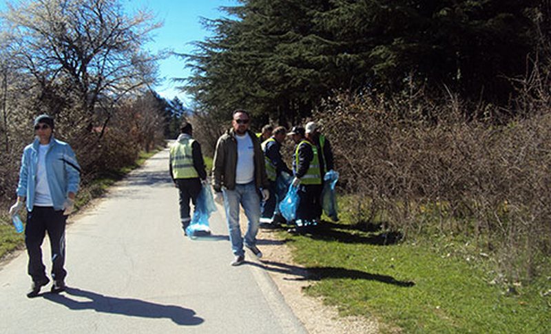 Се чистат јавните површини долж крајбрежјето • WebOhrid