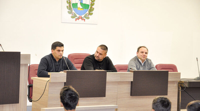 Учениците од ООУ „Христо Узунов“, ООУ „Братство Единство“ и ООУ „Ванчо Николески“ во посета на ...