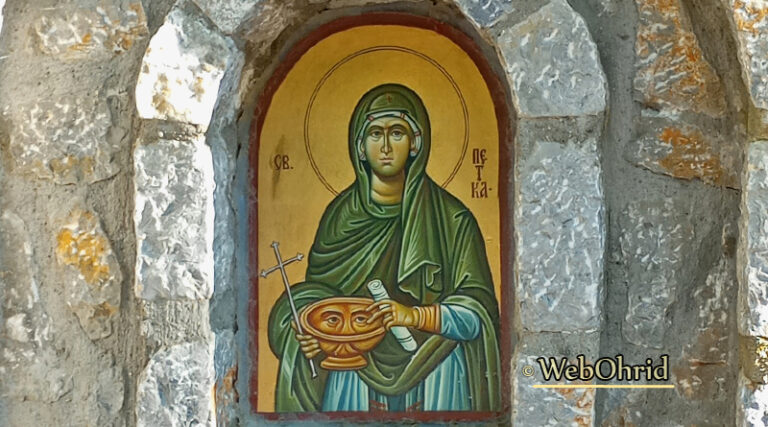 Верници се упатуваат кон манастирот Света Петка во Велгошти • WebOhrid